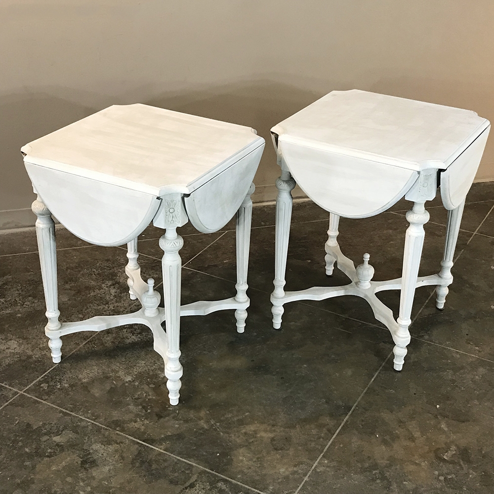 Reproduction Painted Drop Leaf Clover Table